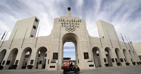 Usc And United Airlines Reach Deal On Coliseum Field Naming Rights