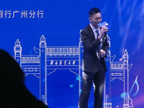 大学草坪男声翻唱《达尔文》我们要进化成更好的人 盒子打篮球 音乐 哔哩哔哩视频