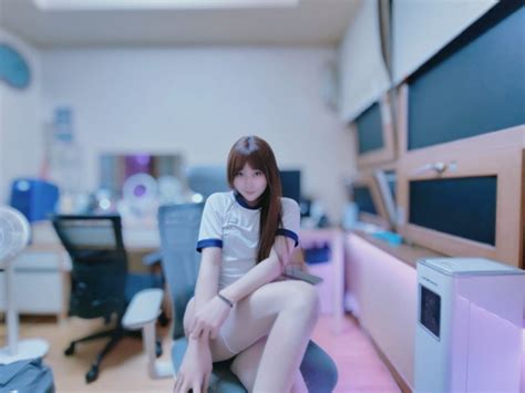 바다를 본 사람들은 강을 보고 바다라 말하지 않지 바다를 한 번가서 구경해봐 난 항상 그 커피색 전립선요정 역삽 쉬멜만남