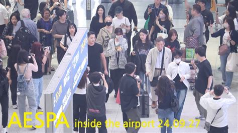 AESPA 경호원과 얘기하다 웃음 터진 카리나 멤버들 모두 환한 모습의 에스파 출국 공내 영상 방콕 투어 위해 인천공항 출국