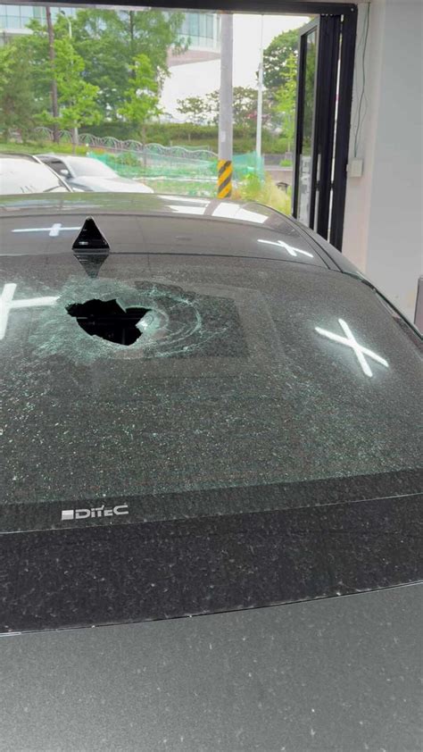 아반떼 야구공 맞고 깨진 자동차뒷유리 당일교체로 빠르게 해결 대전자동차유리파손교체 네이버 블로그