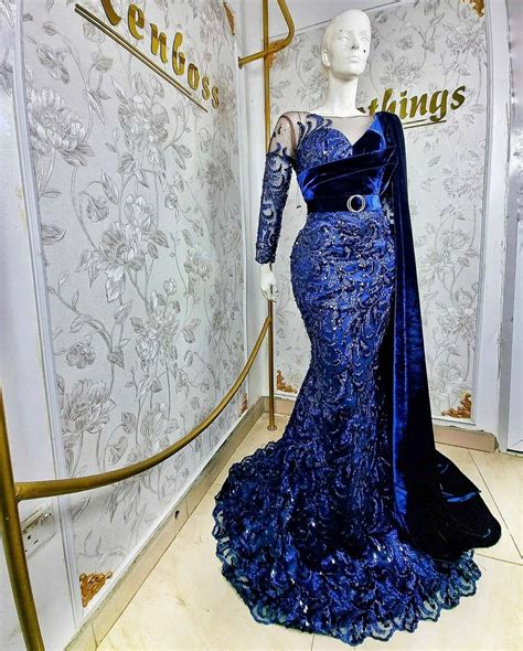 Royal Blue Outfit แฟชั่นรันเวย์