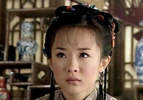为了平息孝庄太后对董鄂妃的怨恨 她自愿以身殉葬