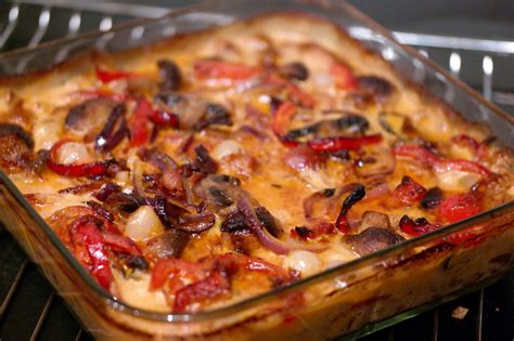 God mad og søde sager Koteletter i fad med paprika bacon og perleløg