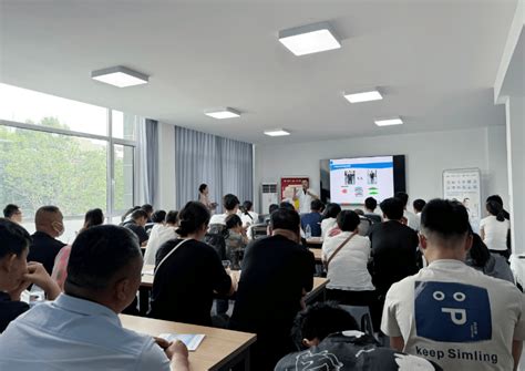 助力学子圆梦！聊城华厦眼科志愿填报讲座暨近视专家见面会举行手术高考考生