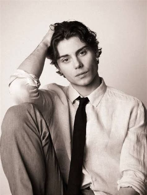 Quién Es Carson Maccormac El Actor Que Hace De Zach En La Temporada 2