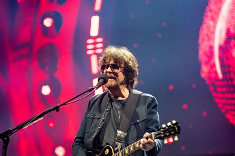 Jeff Lynnes Elo Kicks Off Farewell Tour With Plenty Of Strange Magic
