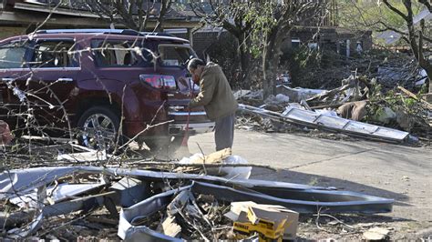Tornado No Sul Dos Estados Unidos Da América Faz Pelo Menos Três Mortos