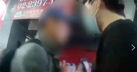 醉後大丈夫？男踹警車怒吼「你擋在中間」 見支援警力到場竟秒聳 社會 Ctwant