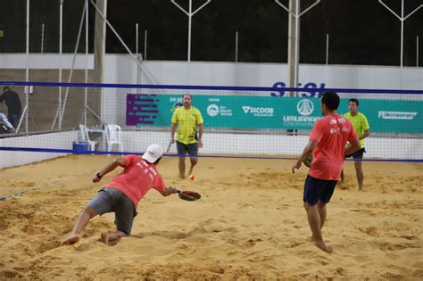 Suor e determinação marcam o primeiro dia do torneio internacional de Beach Tennis na Capital