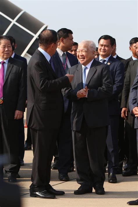ព្រះមហាក្សត្រ និងសម្តេចព្រះវររាជមាតាជាតិខ្មែរ