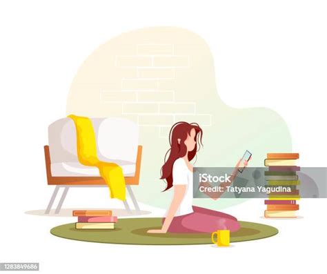 집에서 전화와 책 더미와 함께 앉아 여자 독서 책 애호가 전자 책 독자 홈 레저 개념 앉음에 대한 스톡 벡터 아트 및 기타