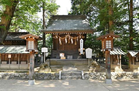 写真ギャラリー4枚め日本アルプスの総鎮守穂高神社の巡り方本宮は穂高駅近奥宮は上高地に御船祭は毎年9月27日に催行 日本の神社と神様
