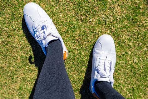 実は意外と知られていない！？ 「自宅から“スパイクレス”を履いてそのままラウンド」がダメな理由 ゴルフのニュース｜総合ゴルフ情報サイト