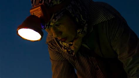 The Benefits Of Using A Headlamp Vs Handheld Flashlight