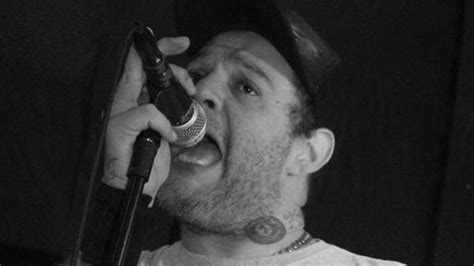 Reges Bolo Vocalista Da Banda O Surto Morre Aos 52 Anos