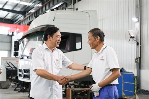 校领导走访慰问老党员、老模范、困难党员和扶贫一线干部 湖北工业职业技术学院新闻网 欢迎你