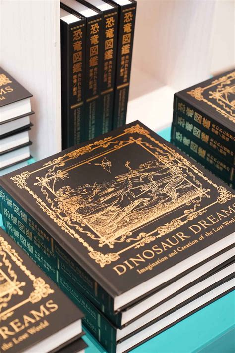 金箔押しの「恐竜図鑑」やコラボグッズずらり 神戸、東京で特別展 産経ニュース