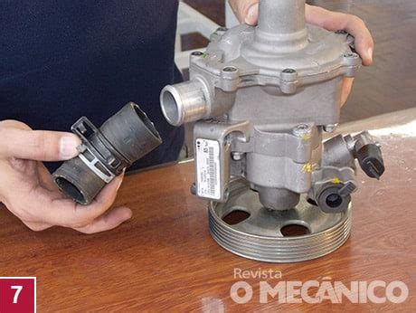 Arrefecimento Substituição da bomba dágua em motores Fiat E torQ