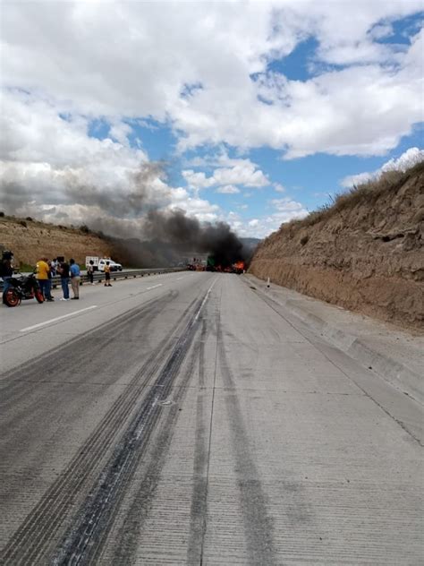 Terrible Accidente Entre Un Tráiler Y Una Camioneta En El Arco Norte