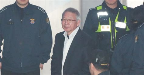 2월26일 정의를 논했을 남자는 오늘 호송차에서 내렸다 경향이 찍은 오늘