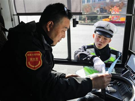 平安春运 交警同行