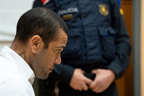Dani Alves Defensa Del Jugador Plantea Condena De Un Año Por Agresión