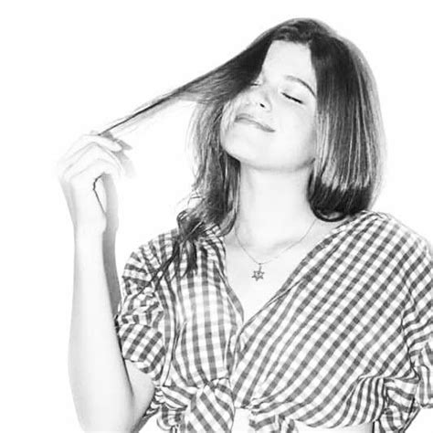 𝒢𝒶𝒷𝓇𝒾𝑒𝓁𝒶 𝒩𝒶𝓋𝒶𝓇𝓇𝑜 Gabrielamnavarro • Threads Say More