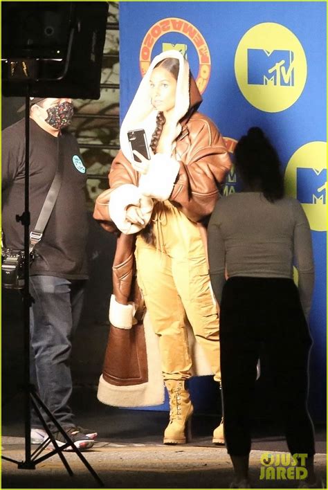 Alicia Keys Wears Full Face Mask While Pre Taping Her Mtv Emas