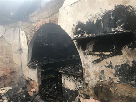 Casa é Incendiada Após Possível Curto Circuito Na Zona Oeste De Manaus