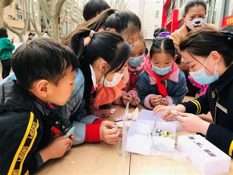 郑州市经八路街道党工委开展38节亲子手工特别活动地铁青少年女神
