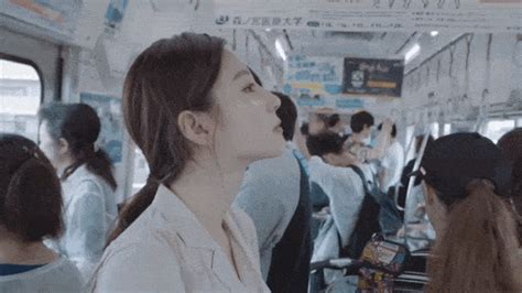 90后“人间尤物”一夜爆红，看完她的照片，200w网友惊呼：我又恋爱了！！ 搜狐大视野 搜狐新闻