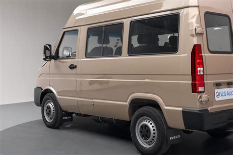 【依维柯得意2 5t 客车短轴中顶单胎侧拉门 5 9座外观细节图片 汽车图片大全】 易车