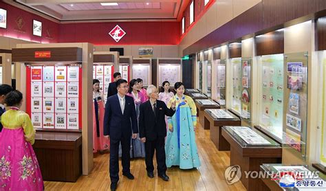 북한 김정일 생일 82주년 경축 우표전시회 연합뉴스