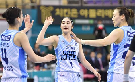 국내선수들의 고른 활약 삼성생명 플레이오프 진출 확정