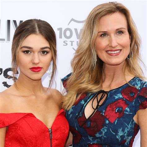Where Sadie And Korie Robertson Stand With Phils Secret Daughter