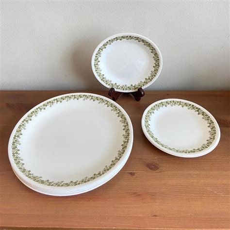 Vintage Corelle Green Daisy Pattern Plates Set Of 8 6 8 Wide X3 10 2 Wide X5 Etsy