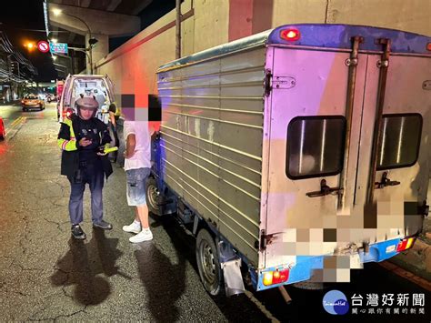 板橋大觀路車禍機車騎士腳遭鋼筋卡住 警、消獲報救援速送醫院 蕃新聞