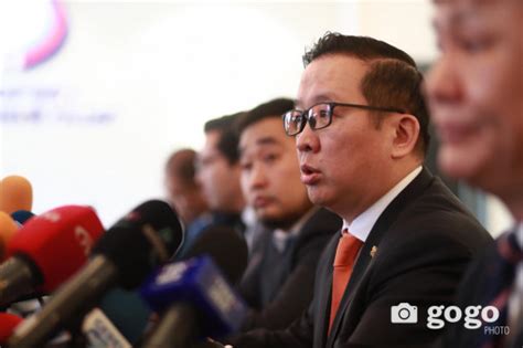 Дуучин Д Болд долоон жилийн өмнө Нүхтэд хаус авсан юм билээ би газар бэлэглээгүй