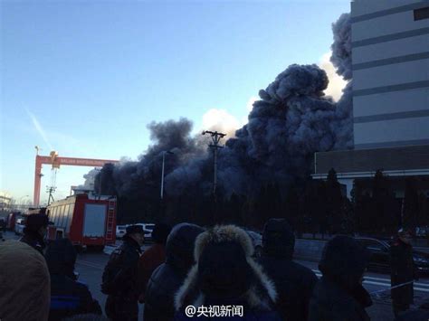 大连一旧货市场发生火灾 数十辆消防车到场扑救 嵊州新闻网
