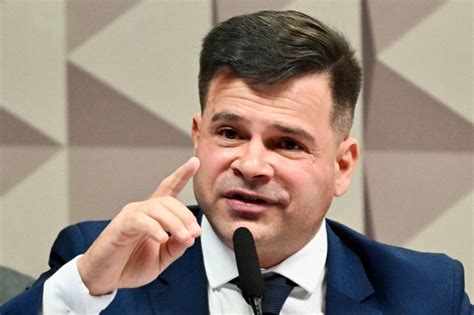 Mp E Tcu Pedem Anulação De Aposentadoria De Silvinei Vasques E