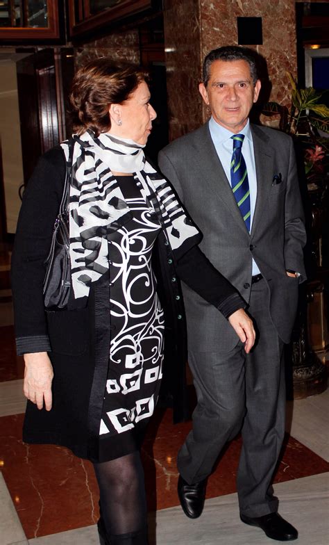 Los Hijos De Bono Le Arropan En La Presentación De Diario De Un Ministro