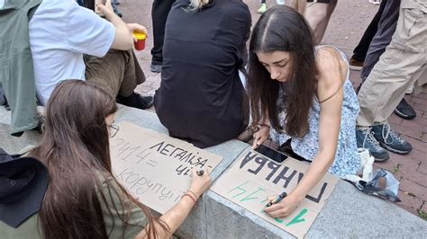 Обмеження повноважень НАБУ і САП у Києві містяни зібралися на акцію протесту — Cуспільне Київ