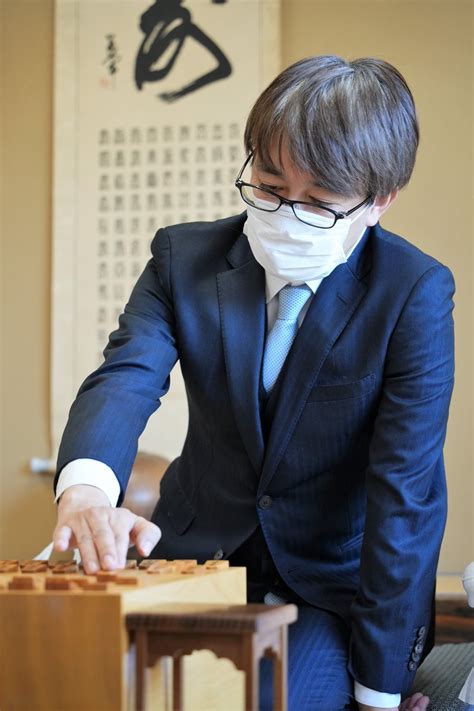 朝日新聞将棋取材班 On Twitter 北〕本日はb級2組順位戦とともに朝日杯二次予選も。羽生善治九段が登場。長谷部浩平五段との対戦。
