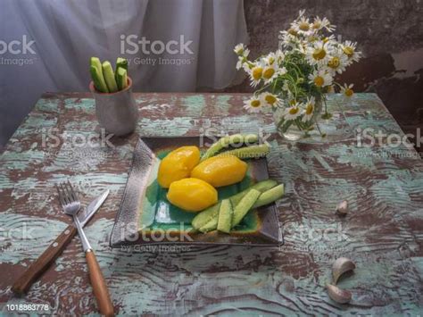 맛 있는 새로운 딜 나무 테이블 평면도에 그릇에 감자 조 림 감자 요리에 대한 스톡 사진 및 기타 이미지 감자 요리 건강한