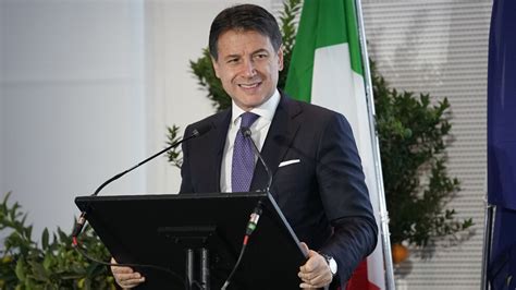 Джузепе Конте подава оставката на италианското правителство Nova