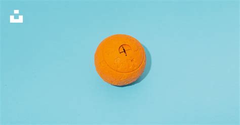 둥근 주황색 플라스틱 용기 사진 Unsplash의 무료 오렌지 이미지