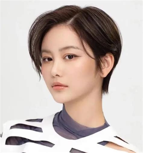 甜酷风短发发型盘点 短发控今年必剪发型 女生短发 美发站