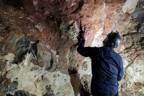 Cave Of Bones Review Lee Berger On The Discovery Of Homo Naledi New