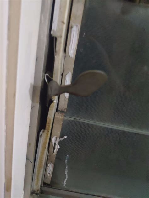 老式铁玻璃窗更换玻璃 老式玻璃窗 伤感说说吧